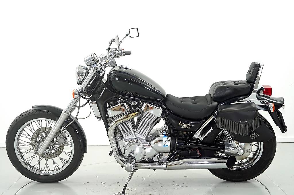 Elegantes Suzuki Vs 1400 Bildernull