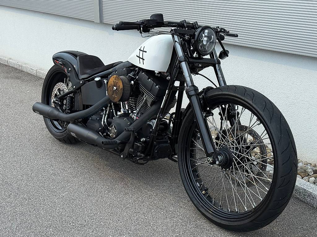 Harley Night Train Bobber