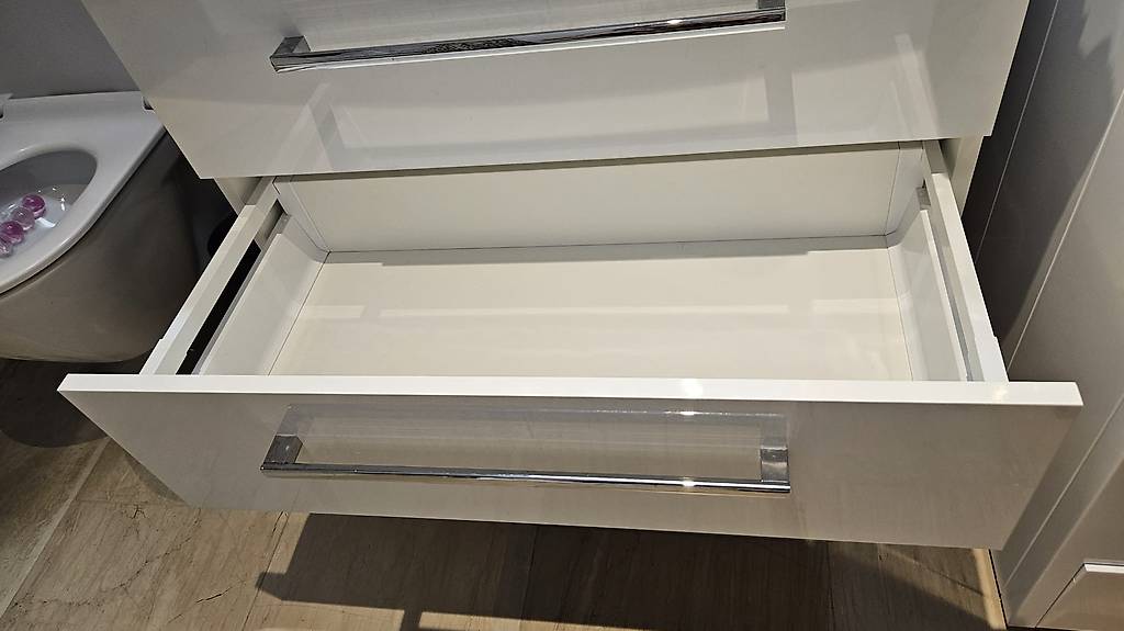 Meuble-lavabo et armoire-miroir lumineux - Excellent état Canton Fribourg - anibis.ch