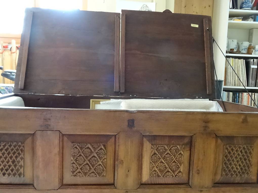 ancien bahut/coffre sculpté rénové vallée de Swat Pakistan Canton Vaud - anibis.ch