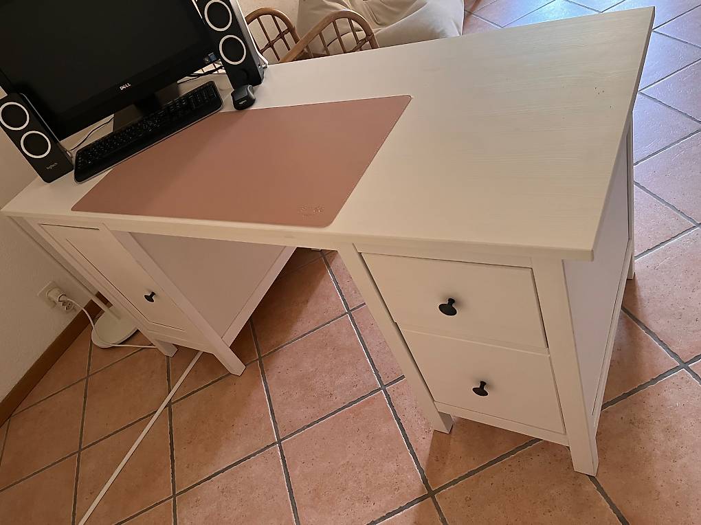 Bureau blanc bois IKEA hemnes Canton Vaud - anibis.ch