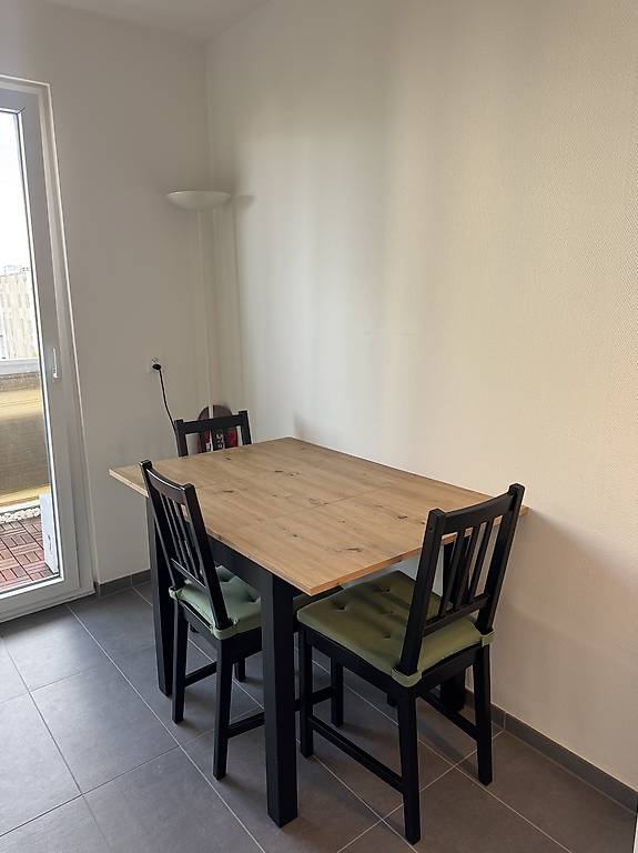 Table à manger et chaises à vendre Canton Vaud - anibis.ch