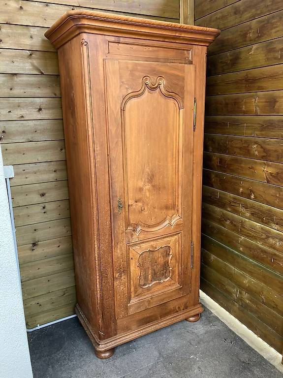 À donner - armoire en bois massif Canton Fribourg - anibis.ch