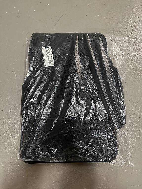 À vendre tapis d'origine, Vw Polo Canton Fribourg - anibis.ch