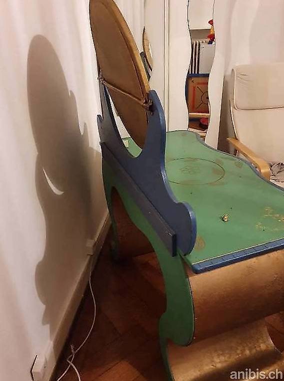 Bureau ou coiffeuse style déco Disney. Canton Vaud - anibis.ch