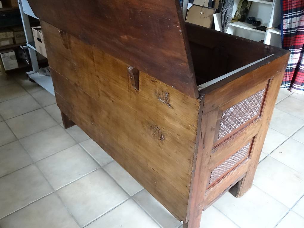 ancien bahut/coffre sculpté rénové vallée de Swat Pakistan Canton Vaud - anibis.ch