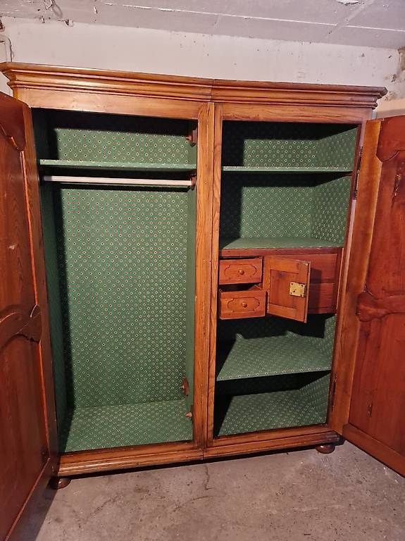 A vendre armoire fribourgeoise ancienne Canton Fribourg - anibis.ch
