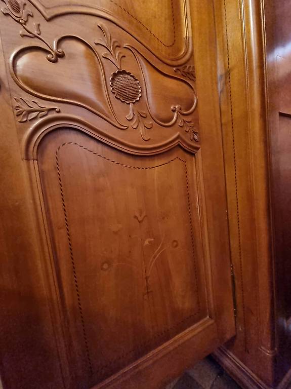 Armoire fribourgeoise ancienne voir les photos superbe Canton Jura - anibis.ch