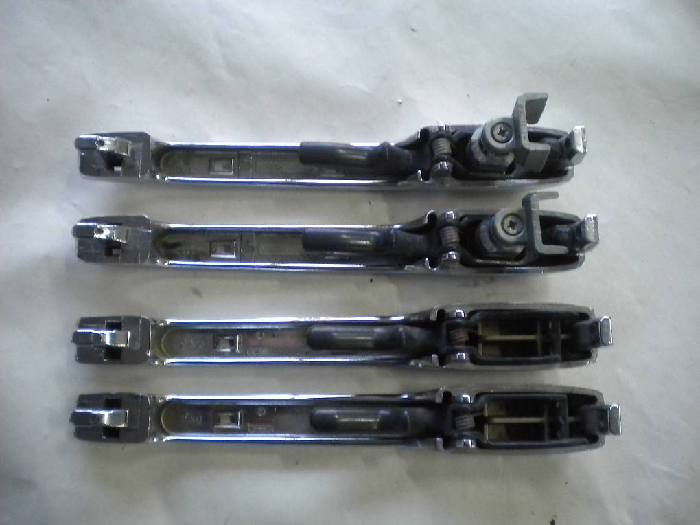 VW Golf MK1,74 à 78,poignée de porte en métal, d'origine VW. Canton Vaud - anibis.ch