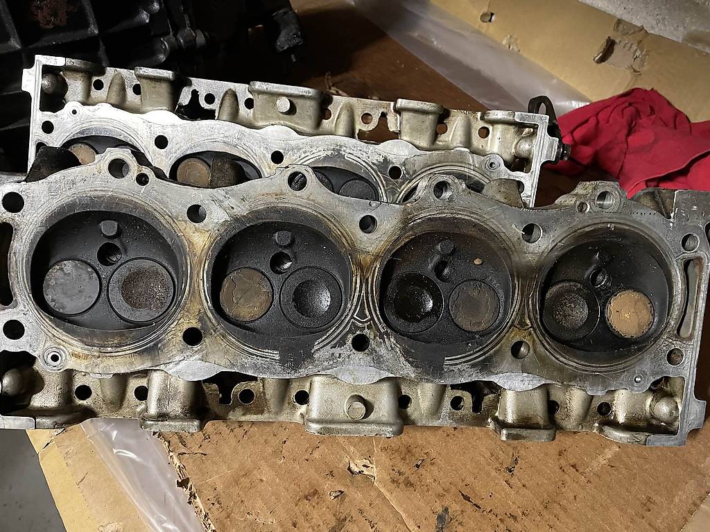 Rover V8 : 2 culasses Cantone Vaud - anibis.ch