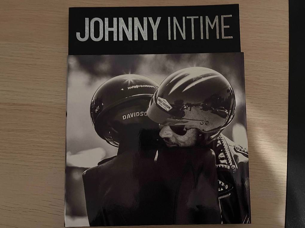 Livre Johnny intime, 176 pages, 2019 NEUF Canton Vaud - anibis.ch
