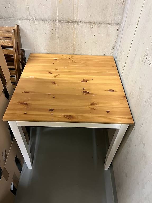 Table IKEA 2-4 personnes Canton Vaud - anibis.ch