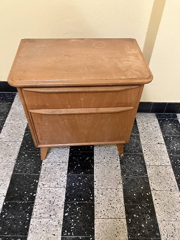 Table de nuit en noyer blanc Canton Vaud - anibis.ch