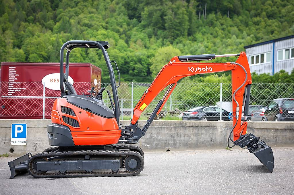 Mini pelle Kubota 2.5T - E.05.23 Canton Vaud - anibis.ch