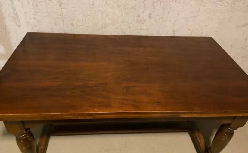 Grande table en bois massif, avec deux rallonges Canton Vaud - anibis.ch