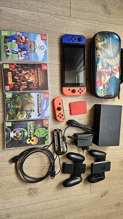Nintendo Switch - 4 jeux et étuis Canton Vaud - anibis.ch