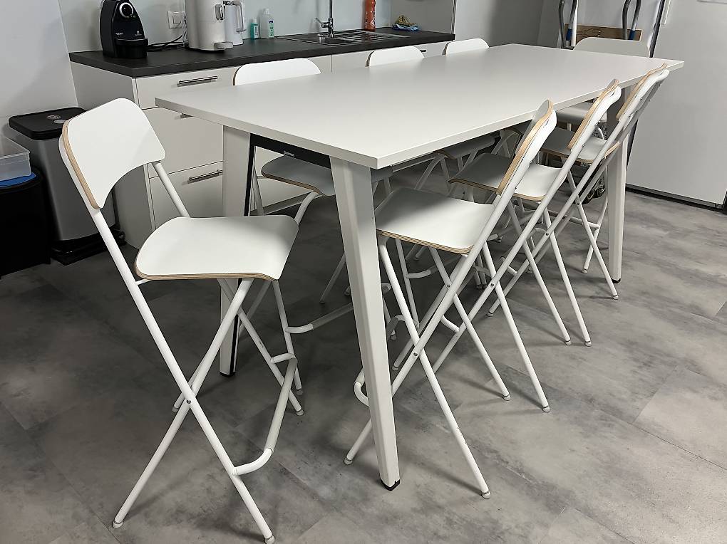 Table de bar blanche / table haute Canton Vaud - anibis.ch