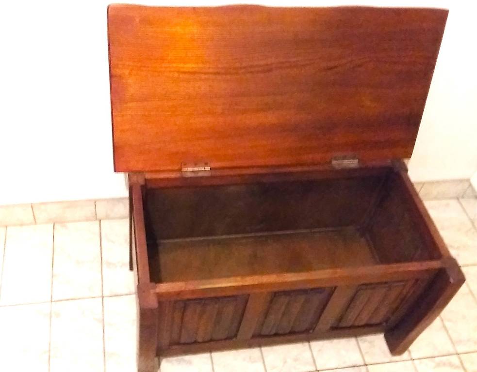 Coffre (bahut) en chêne massif Canton Vaud - anibis.ch