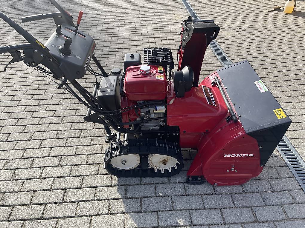Fraise à neige Honda avec très peu d'heures! Cantone Neuchâtel - anibis.ch