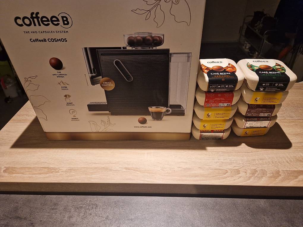 A vendre machine neuve Coffee Cosmos + café Canton Valais - anibis.ch