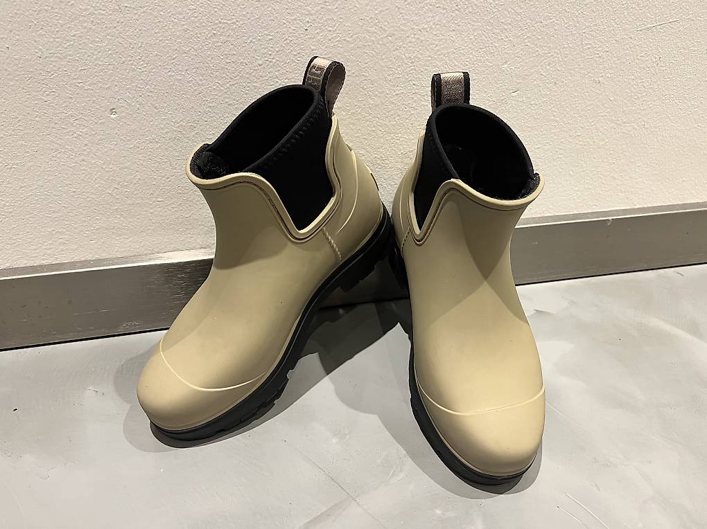 Bottes de pluie / neige en caoutchouc UGG t36 - neuves Canton Valais ...