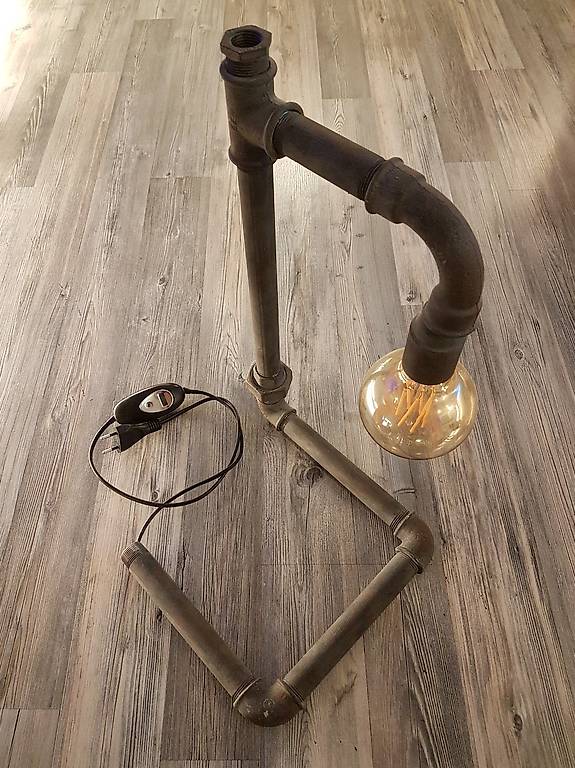 Lampe aus Rohren mit LED Birne, dimmbar Industrial Style Canton Argovie ...