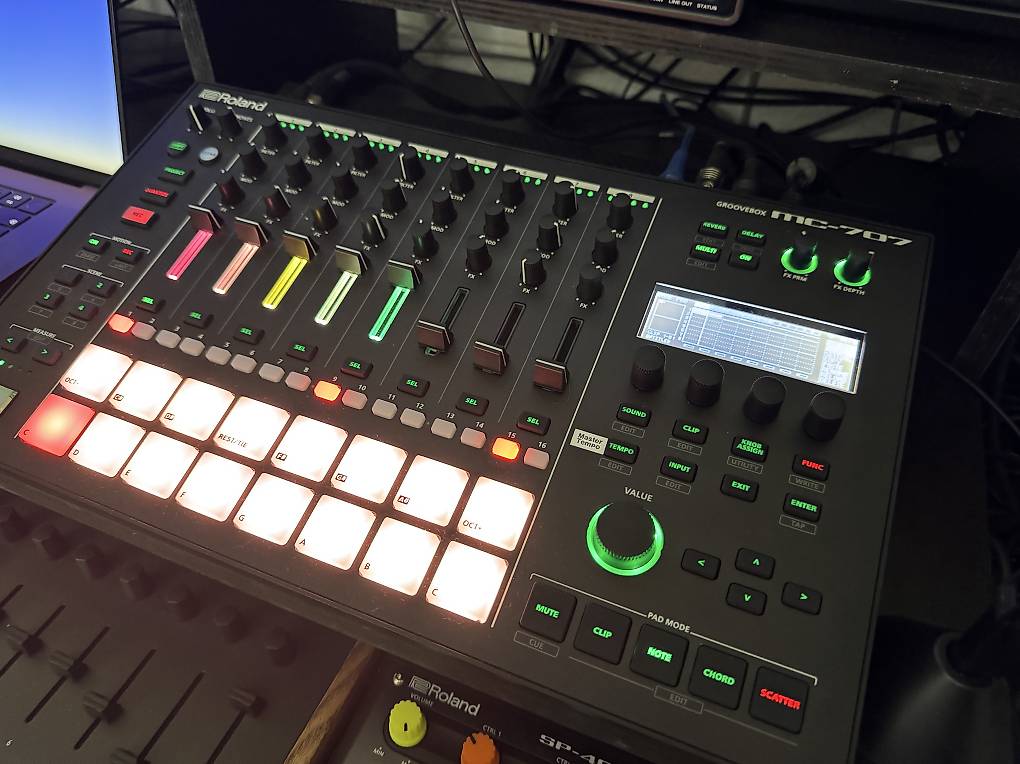 Roland MC-707 Groovebox Canton Vaud - anibis.ch