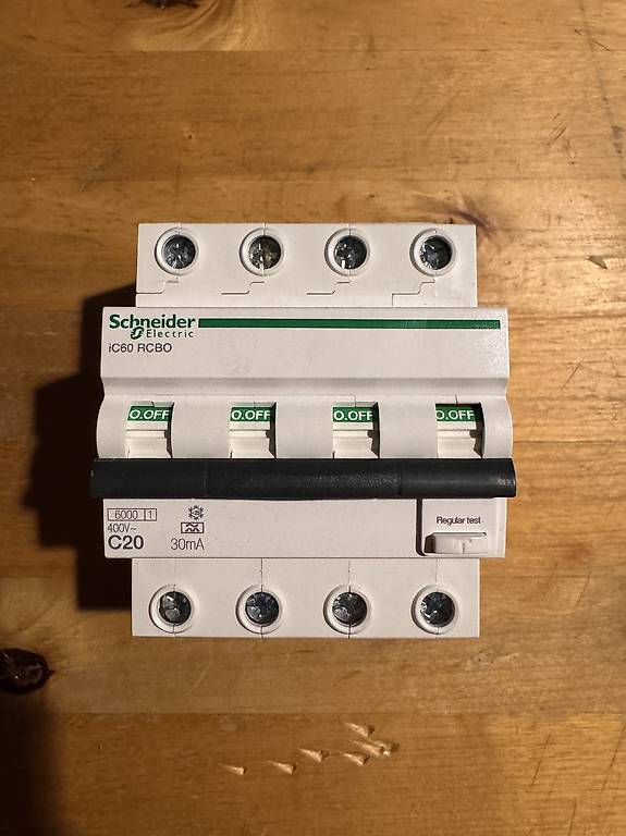 Disjoncteur différentiel Schneider Acti9 iC60 RCBO C20 im Kanton Waadt ...
