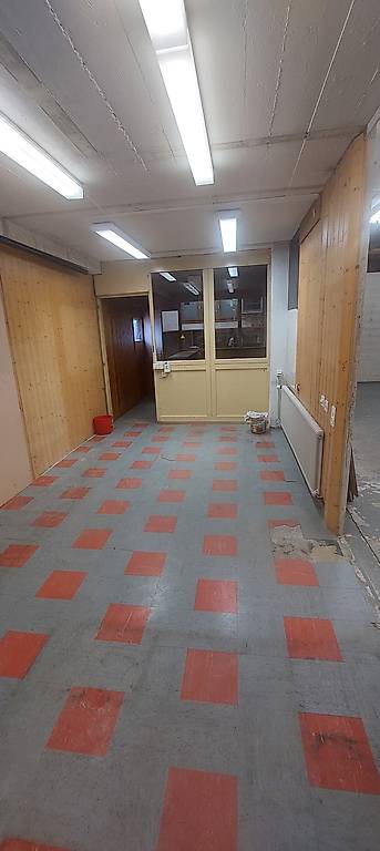 Dépôt/local avec WC et bureau - haut plafond Canton Valais louer ...