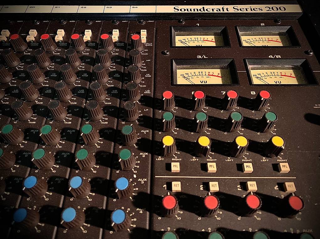 Mixer Soundcraft 200SR 24/4/2 avec Flightcase Canton Neuchâtel - anibis.ch