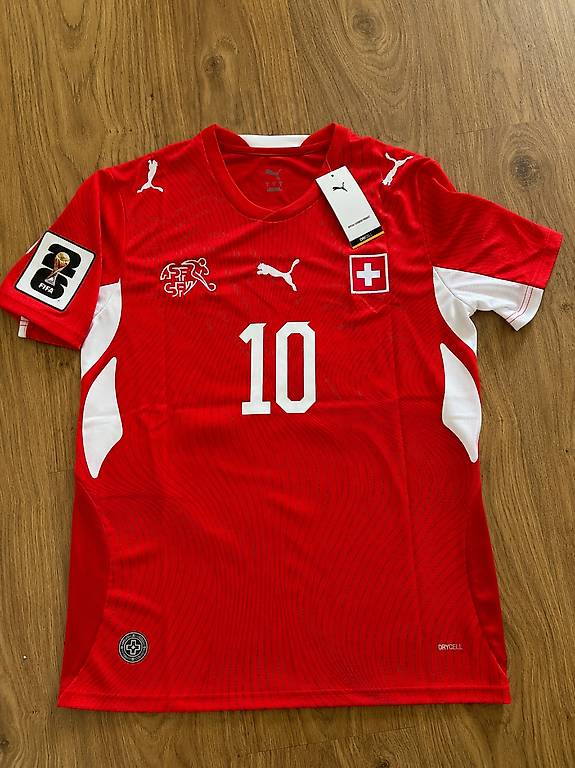 Trikot von der Schweiz mit Xhaka Nr10 in GR:M im Kanton Bern - anibis.ch