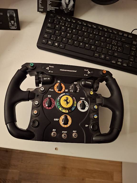 T300rs + stand + volant f1 Canton Genève - anibis.ch