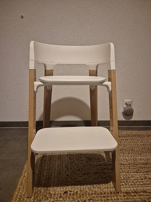 Stokke Chaise haute évolutive en hêtre + plateau + coussin im Kanton ...