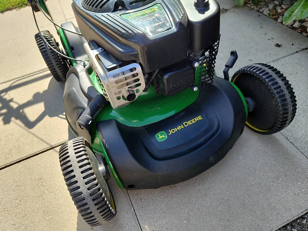 Tondeuse - John Deere 850E - sans sac Canton Vaud - anibis.ch