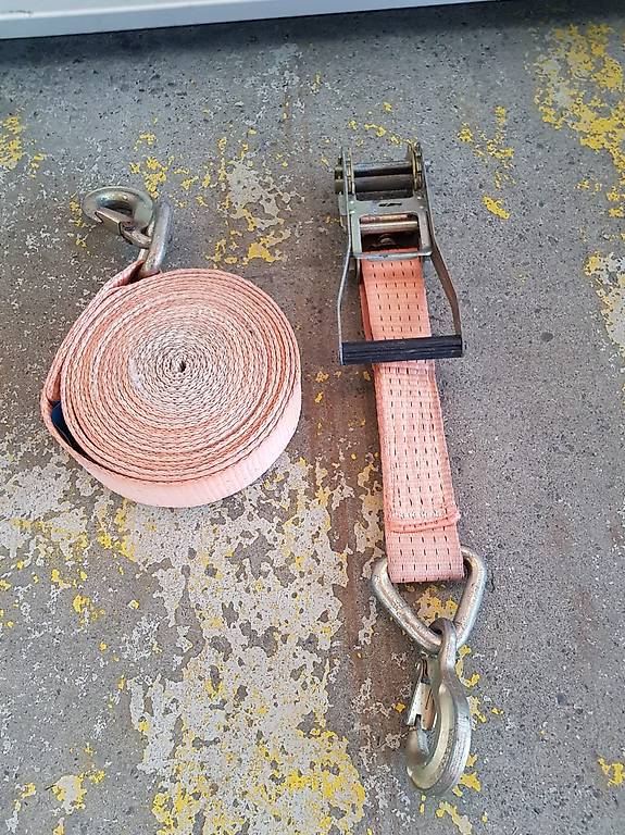 Spannset bestehend aus Ratsche und Spanngurt 7.7. Meter im Kanton Zug ...