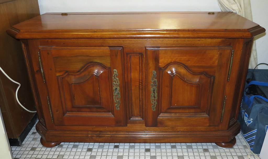 Bahut ancien en noyer massif Canton Fribourg - anibis.ch