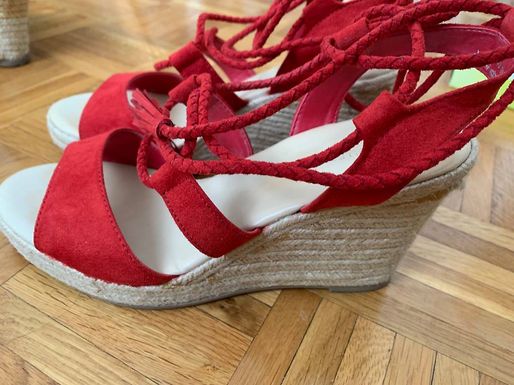 À vendre chaussures de femme d?été Canton Genève - anibis.ch