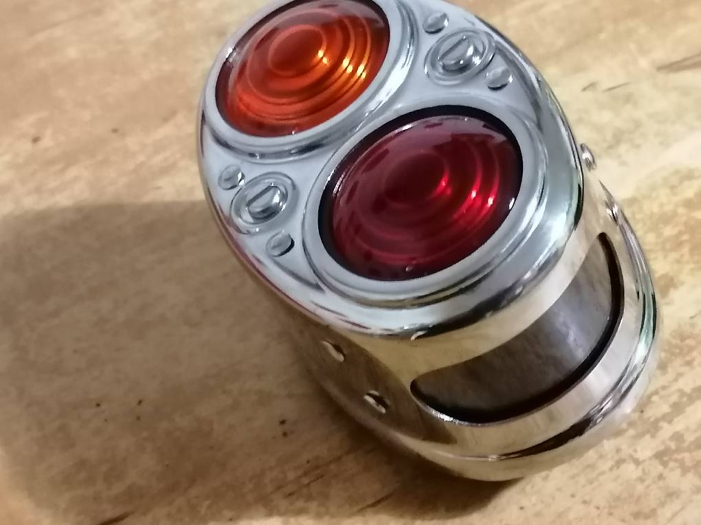 Bugatti motosacoche feu arrière genre scintilla Cantone Vaud - anibis.ch