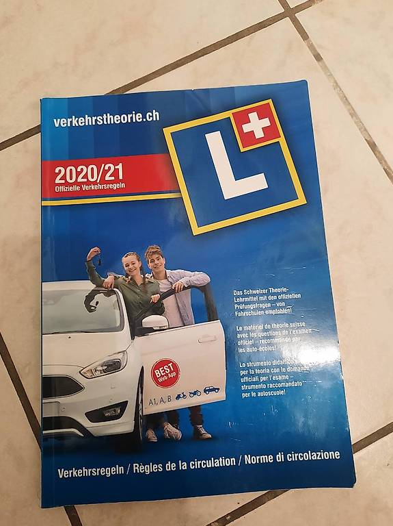 2 Manuels permis de conduire Règles de la circulation im Kanton Waadt ...