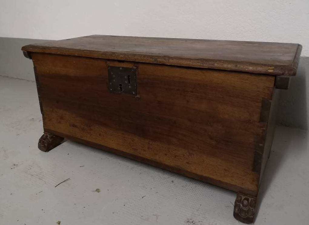 Bahut ancien en noyer Canton Valais - anibis.ch