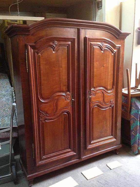 Armoire Fribourgeoise Canton Vaud - anibis.ch