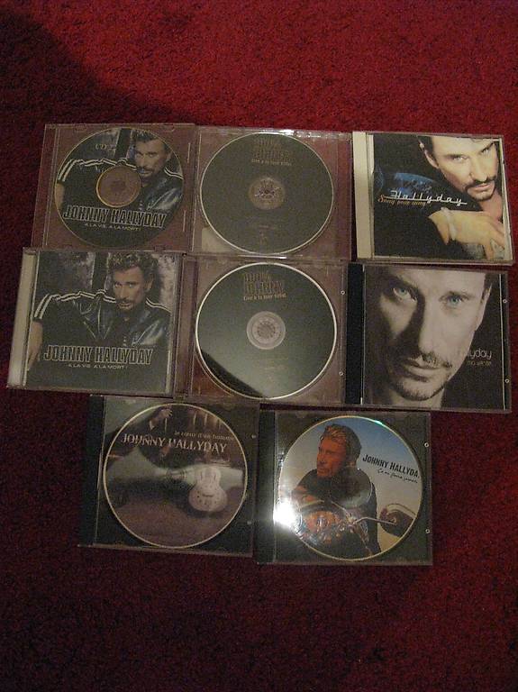 CD de johnny , coffret, Canton Vaud - anibis.ch