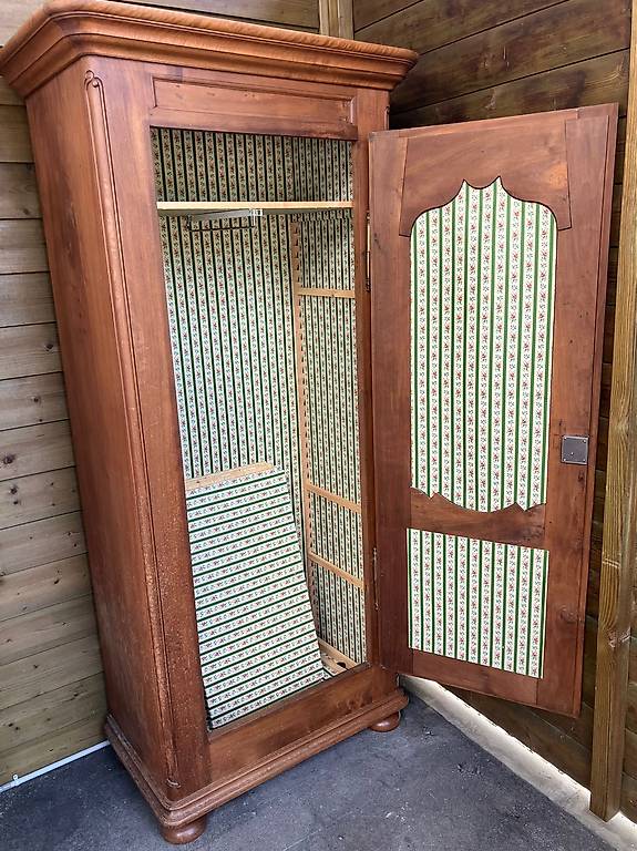À donner - armoire en bois massif Canton Fribourg - anibis.ch