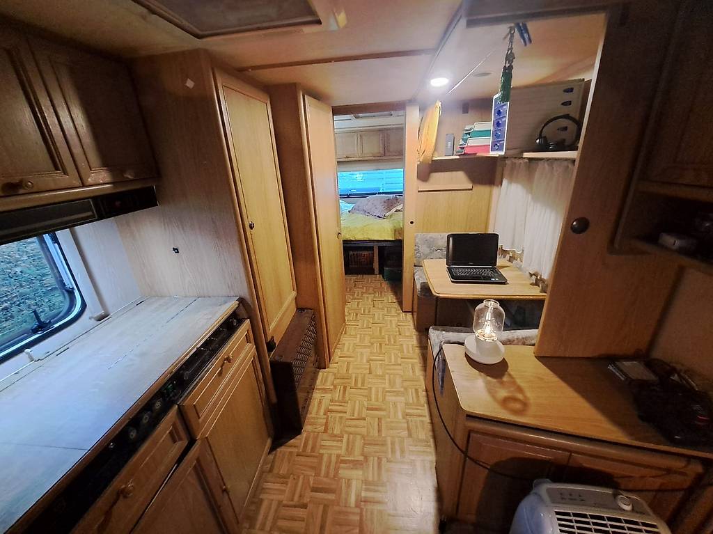 Grande caravane fixe - La Sarraz Canton Vaud - anibis.ch