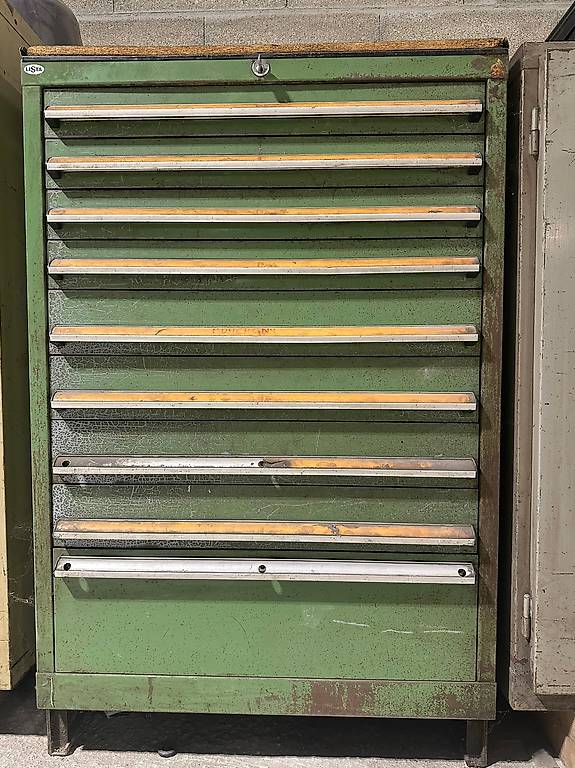 Armoire Lista avec 9 tiroirs Canton Vaud - anibis.ch