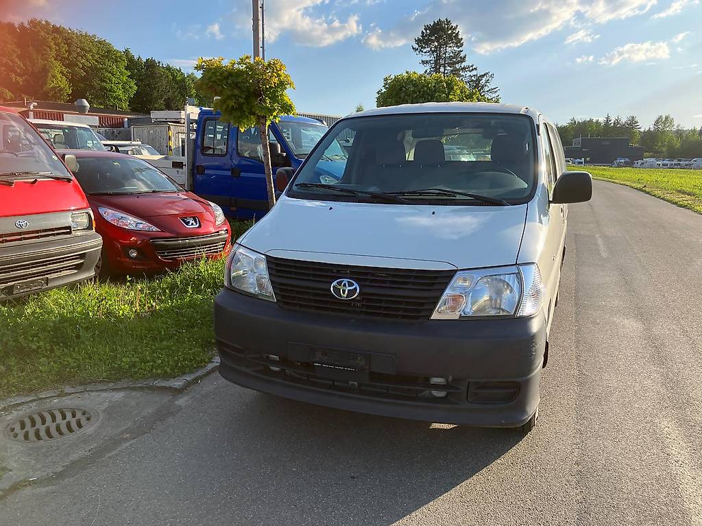 TOYOTA Hiace D-4D Kombi 4WD SWB im Kanton Freiburg - anibis.ch