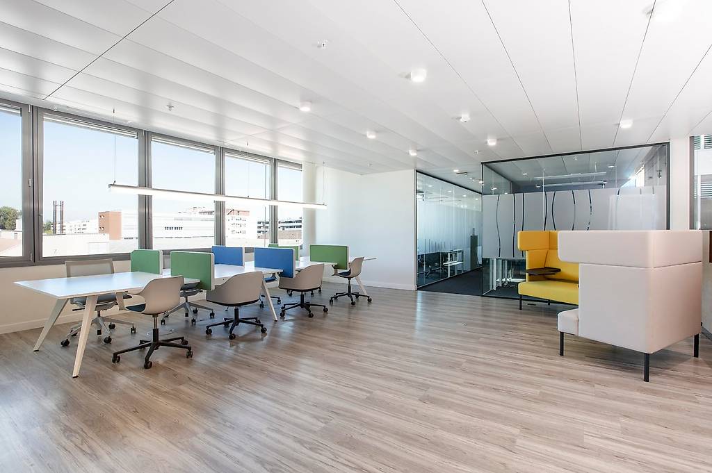 Werden Sie Teil einer Coworking-Gemeinschaft in Regus Canton Bâle-Ville ...