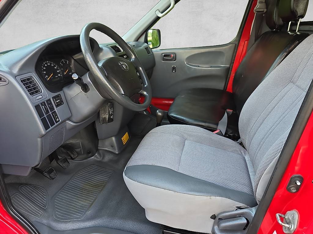 TOYOTA Hiace D-4D Kombi 4WD SWB Canton Fribourg - anibis.ch