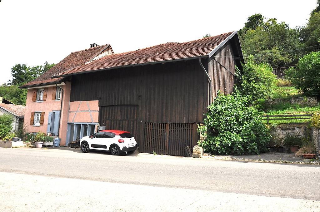 Propriété villageoise avec cachet située à Beurnevésin Canton Jura ...