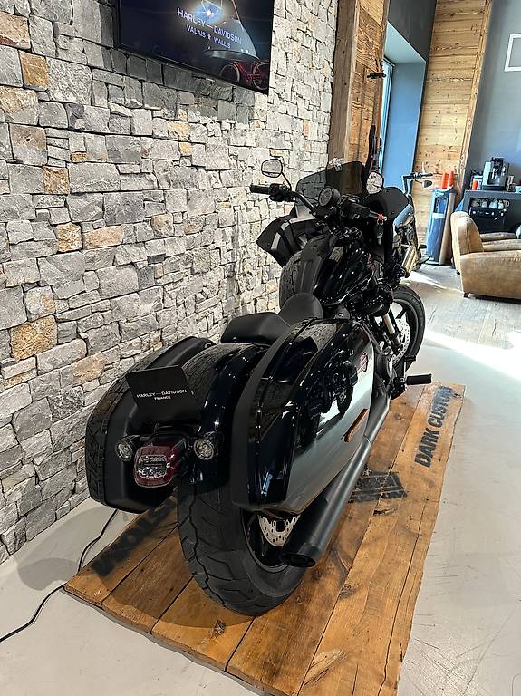 HARLEY-DAVIDSON Lowrider ST Midnight Firestorm Canton Valais - anibis.ch